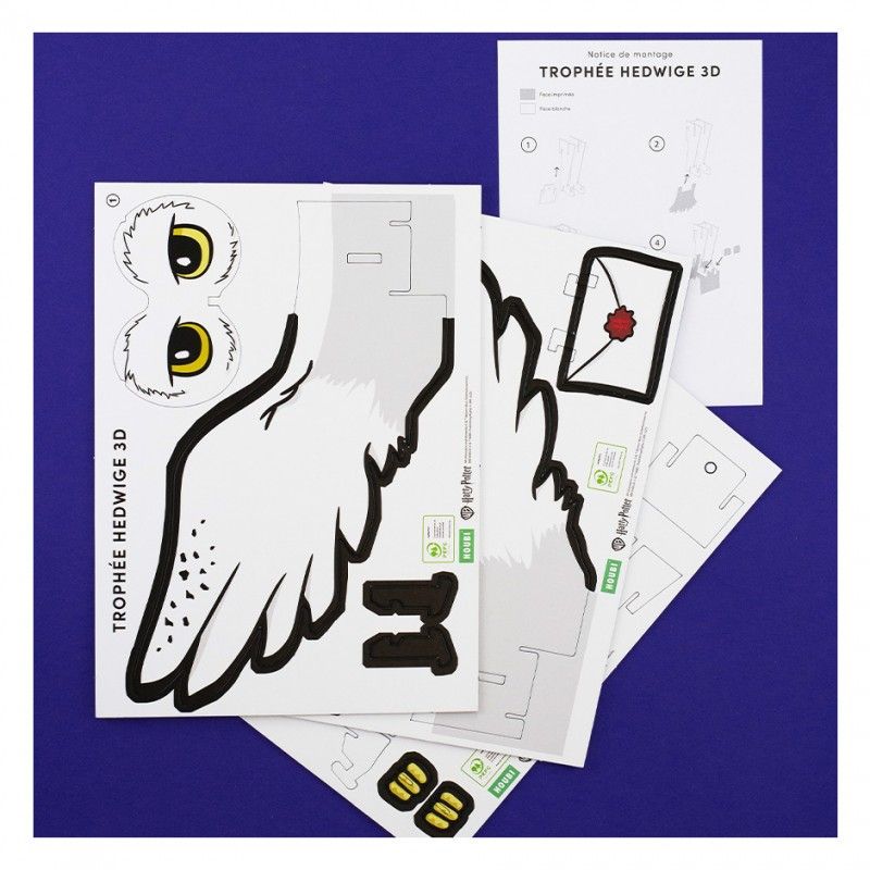 Harry Potter™ Craft Kit: the 3D Hedwig trophy made of sturdy cardboard.