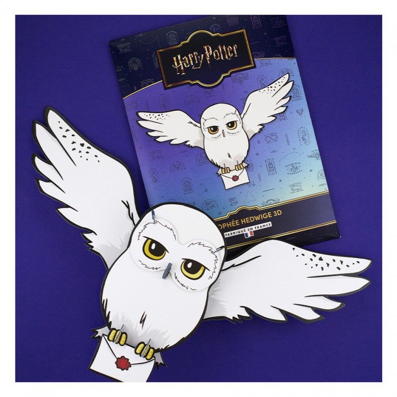 Harry Potter™ Craft Kit: the 3D Hedwig trophy made of sturdy cardboard.